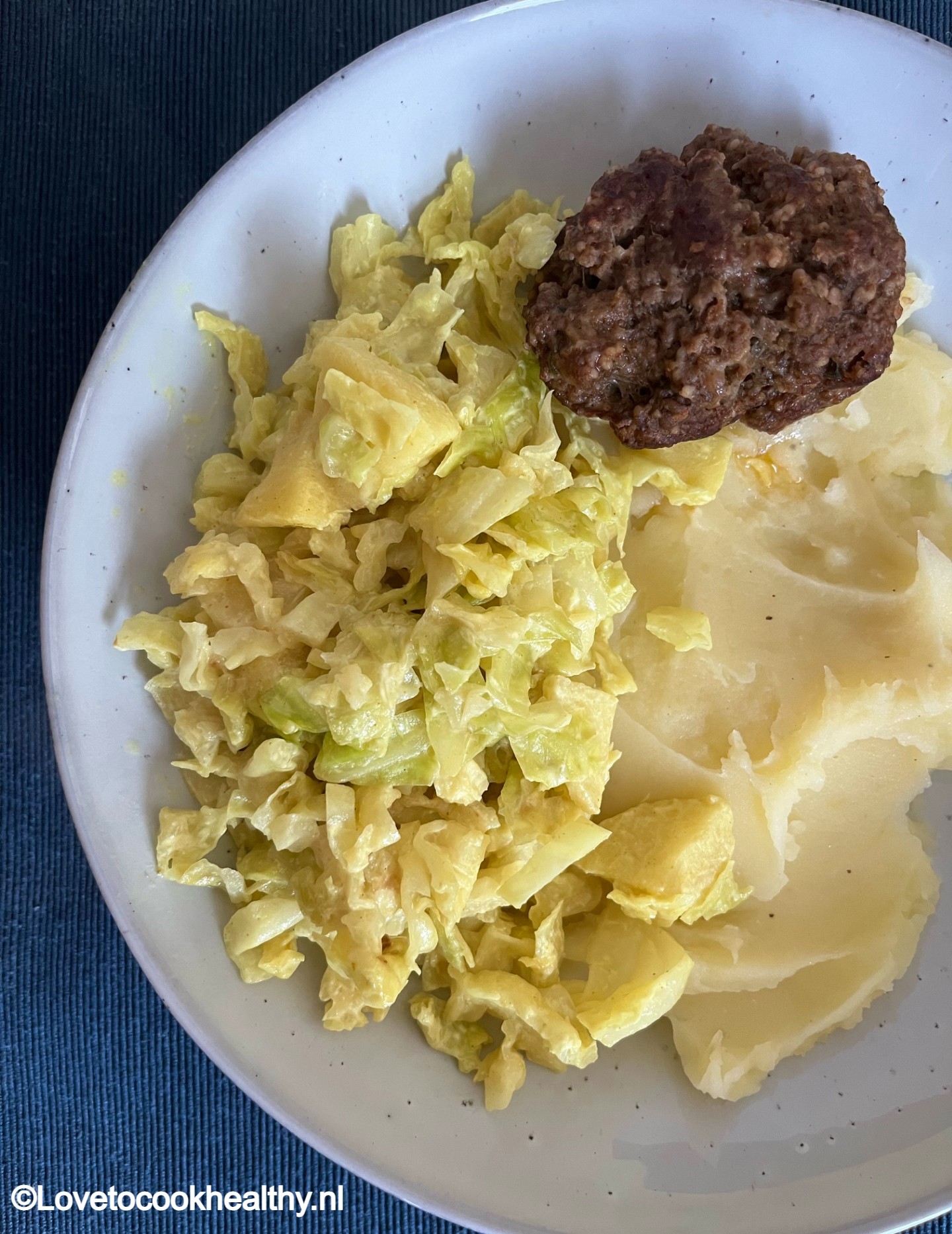 Savooie spitskool met aardappelpuree en gehaktballen | Love to cook healthy